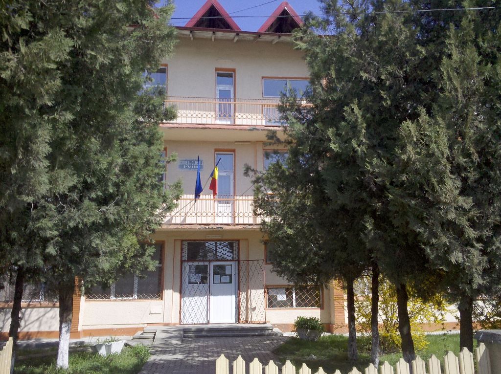 Școala Gimnazială Cornești mulțumește filialei județene de Cruce Roșie ...